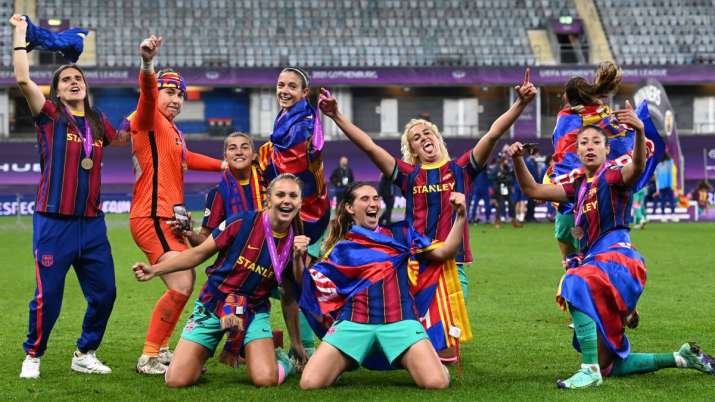 Fifa Survey 70 Of Womens Football Clubs Operate At A Loss Football